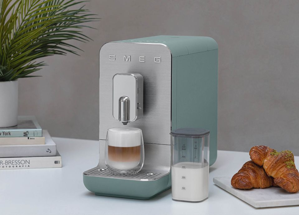 Du grain à la tasse avec un nuage de lait | Smeg France
