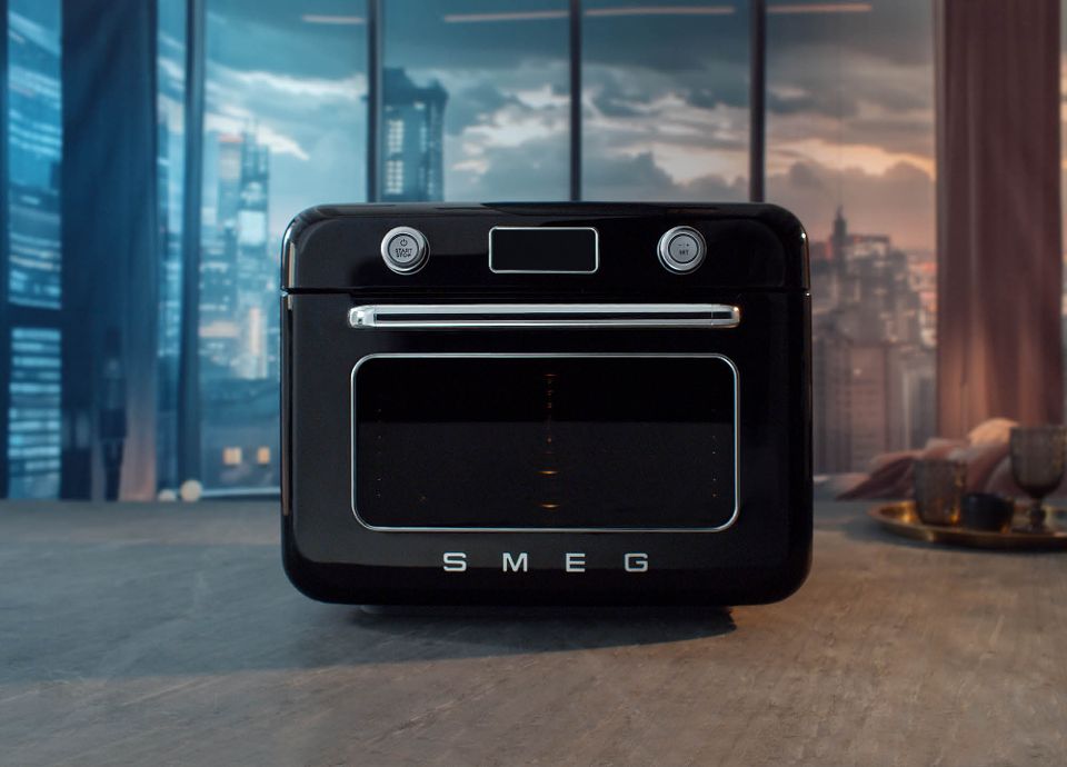 Le mini four posable qui transcende les frontières de la cuisine | Smeg ...
