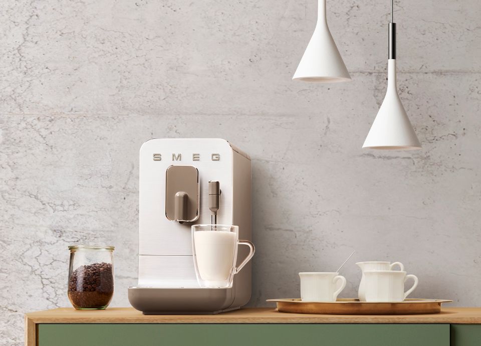 Fully Automatic Coffee Machine | Smeg Australia