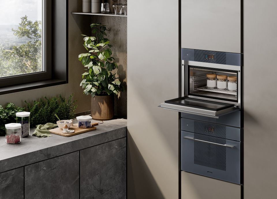 brx:postcardDeskLarge