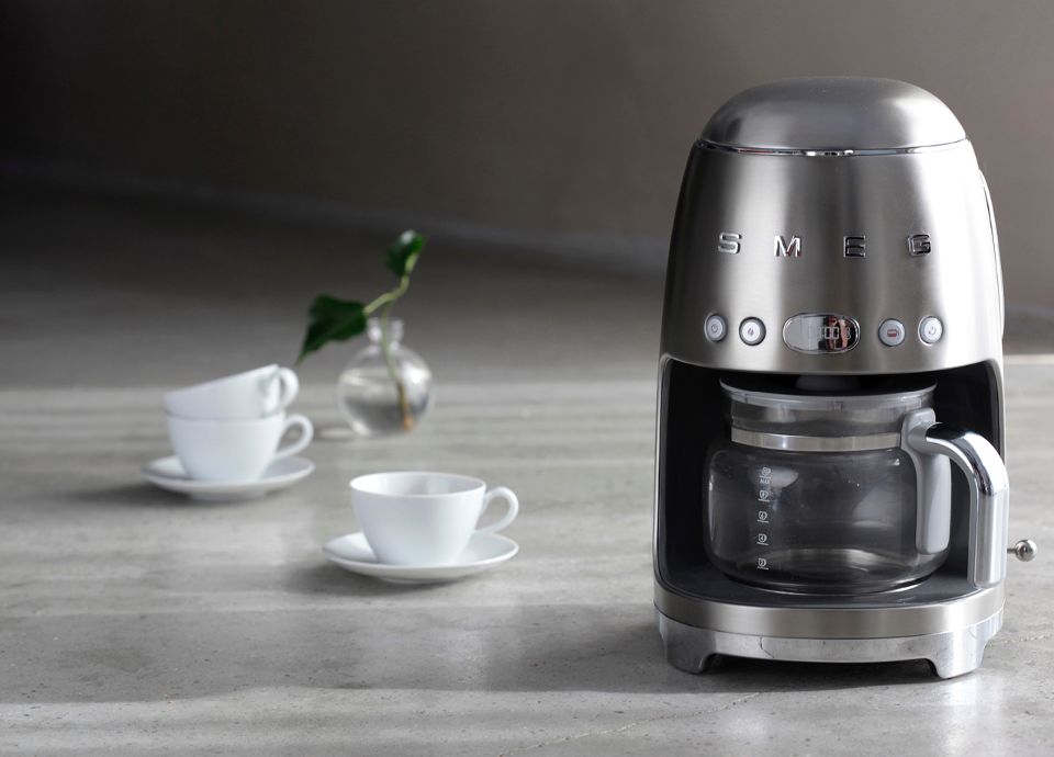 Smeg | Kaffetrakter – stilrent design & fyldig kaffe