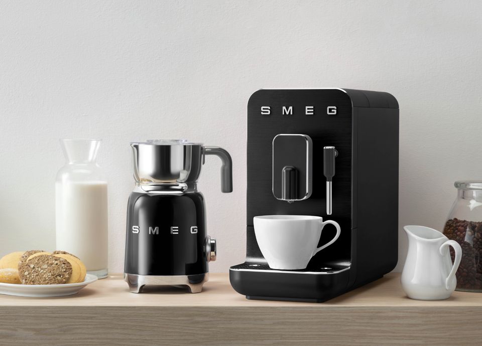 Espresso Coffee Machine White BCC13WHMEU | Smeg.com