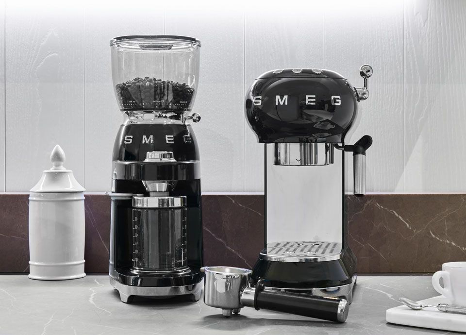 The Ultimate Coffee Experience at Home | Smeg Coffee Grinder | Smeg ...