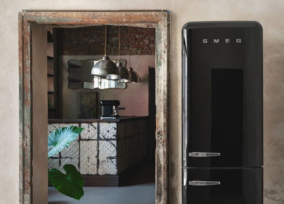 brx:postcardDeskLarge