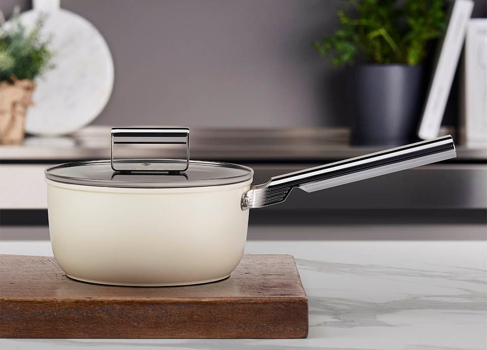 Smeg Cookware - Saucepan - Retro | Smeg UK