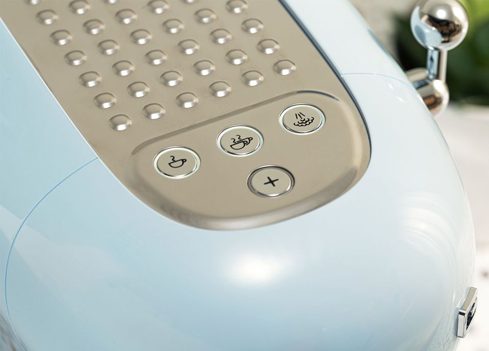 Espresso Coffee Machine - ECF02 | Smeg UK