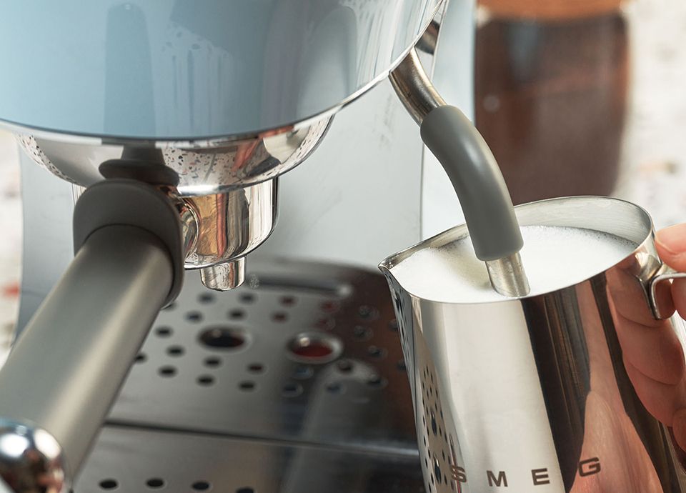 Espresso Coffee Machine - ECF02 | Smeg UK
