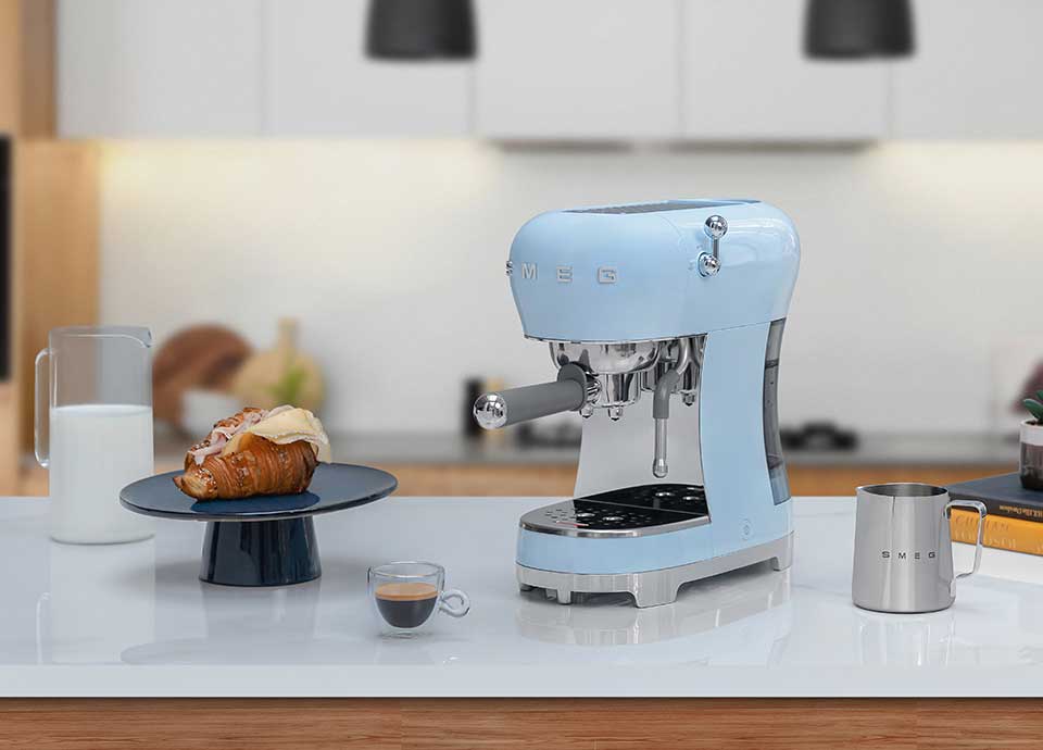 Espresso Coffee Machines | Small Appliances | Smeg Australia