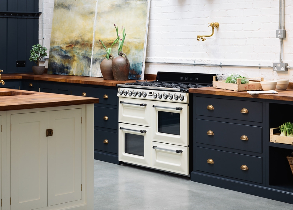 Smeg & deVOL Handmade Kitchens