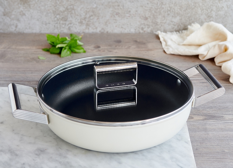 Cookware Black CKFD2811BLM | Smeg.com