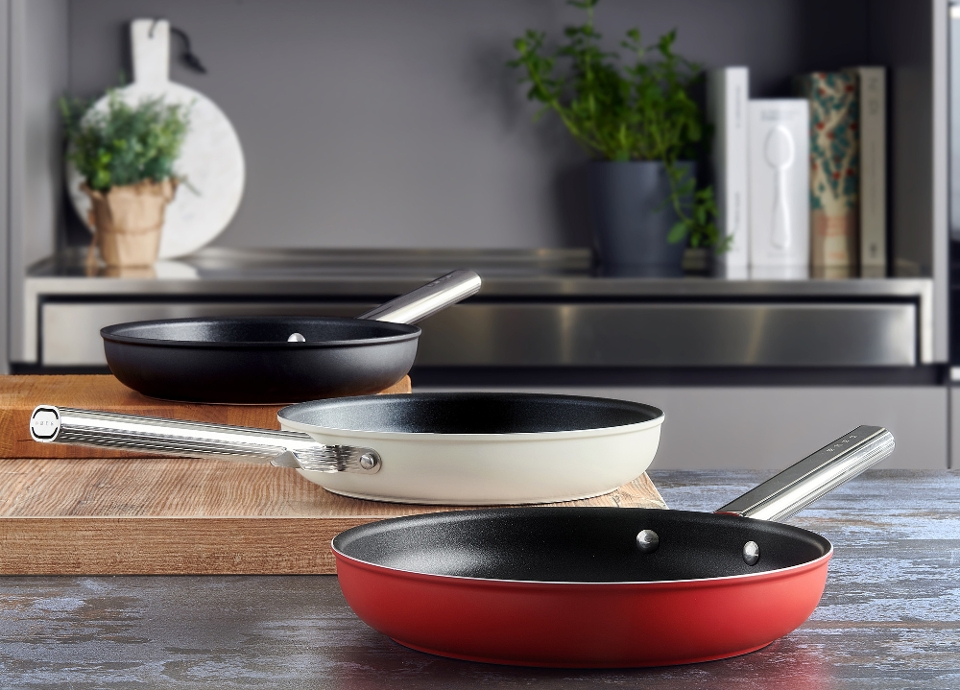 Cookware Red CKFF2401RDM | Smeg.com