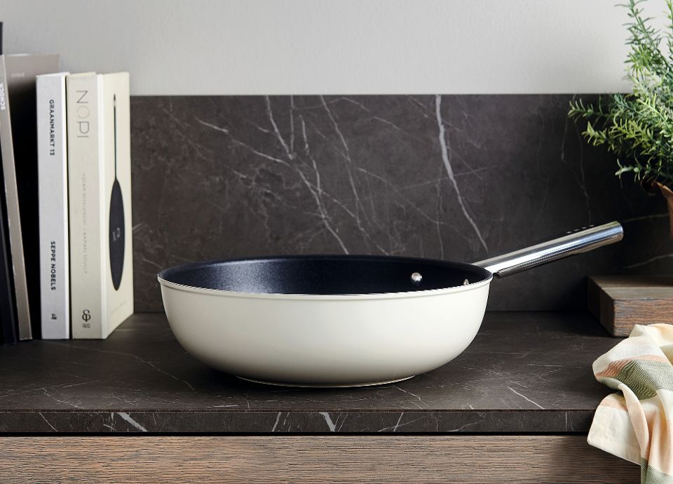 Cookware Red CKFW3001RDM | Smeg.com