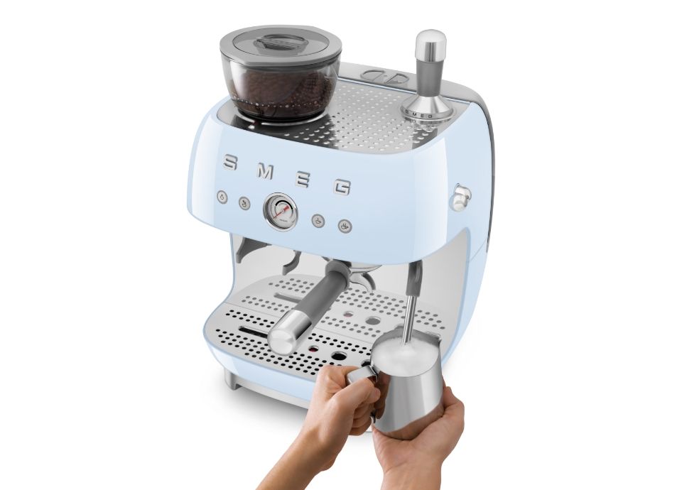 Espresso Coffee Machine Cream EGF03CREU | Smeg.com