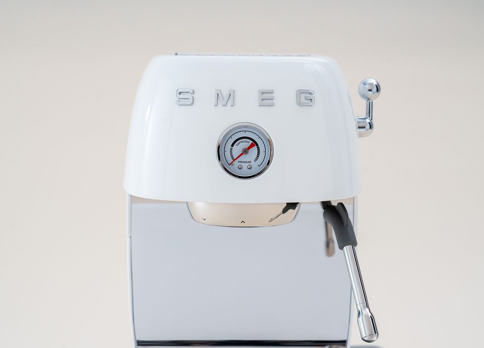 Smeg | Manuell espressomaskin med Cold Brew Pastellblå - ECF03PBEU