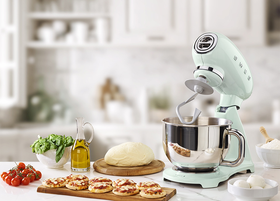 Je favoriete Smeg keukenrobot nu beschikbaar volledig in het ...