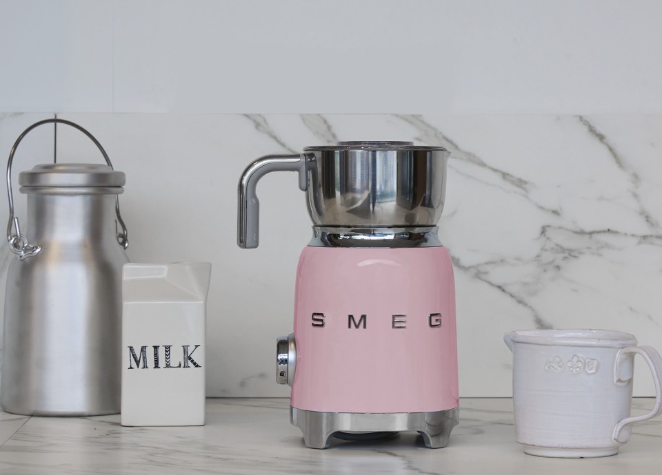 SMEG MILK FROTHER, SEDUCTIVE CREAMINESS | Smeg.com
